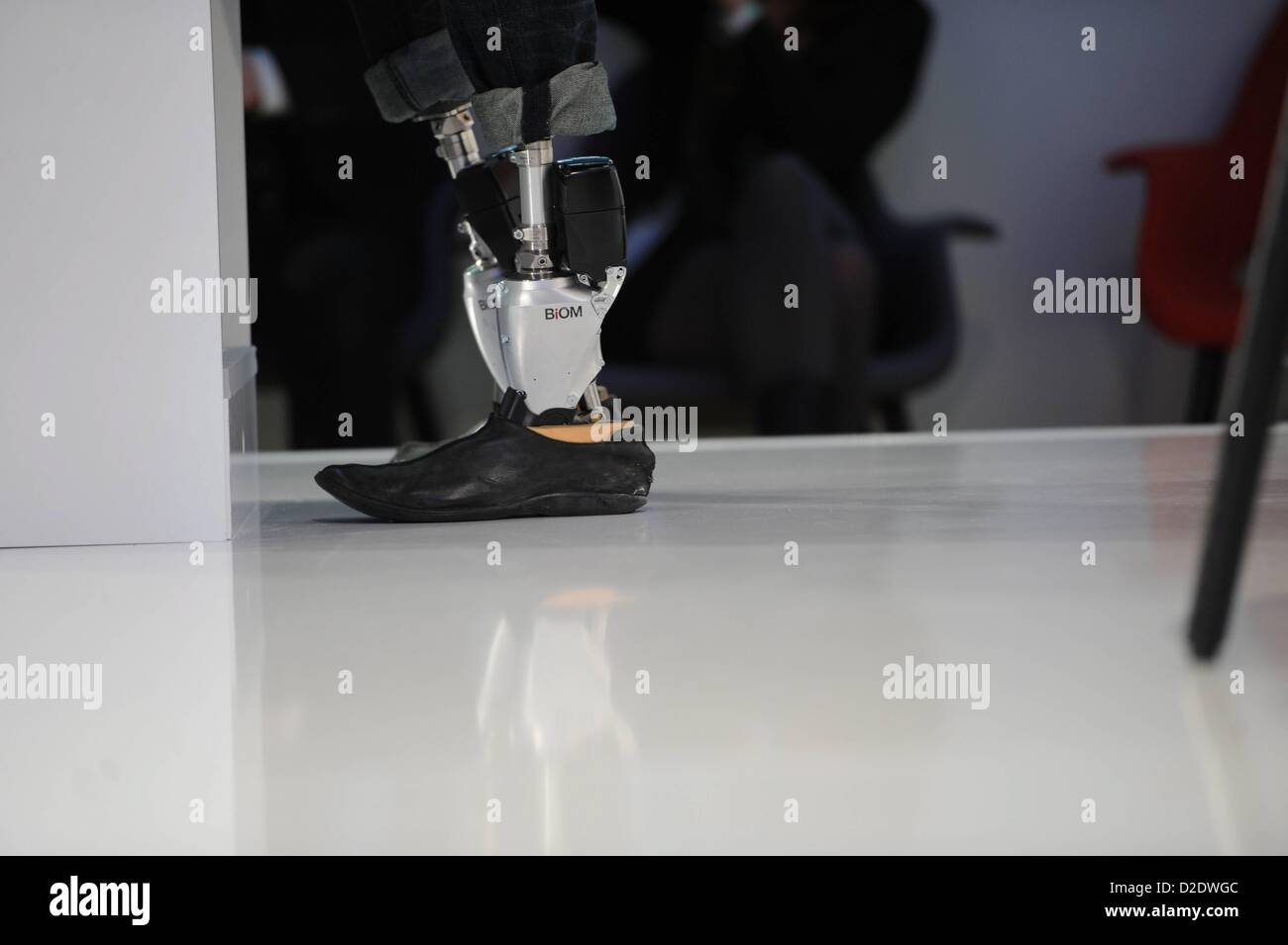 MUNICH/GERMANY - JANUARY 21: Hugh Herr (MIT) stands with his leg ...