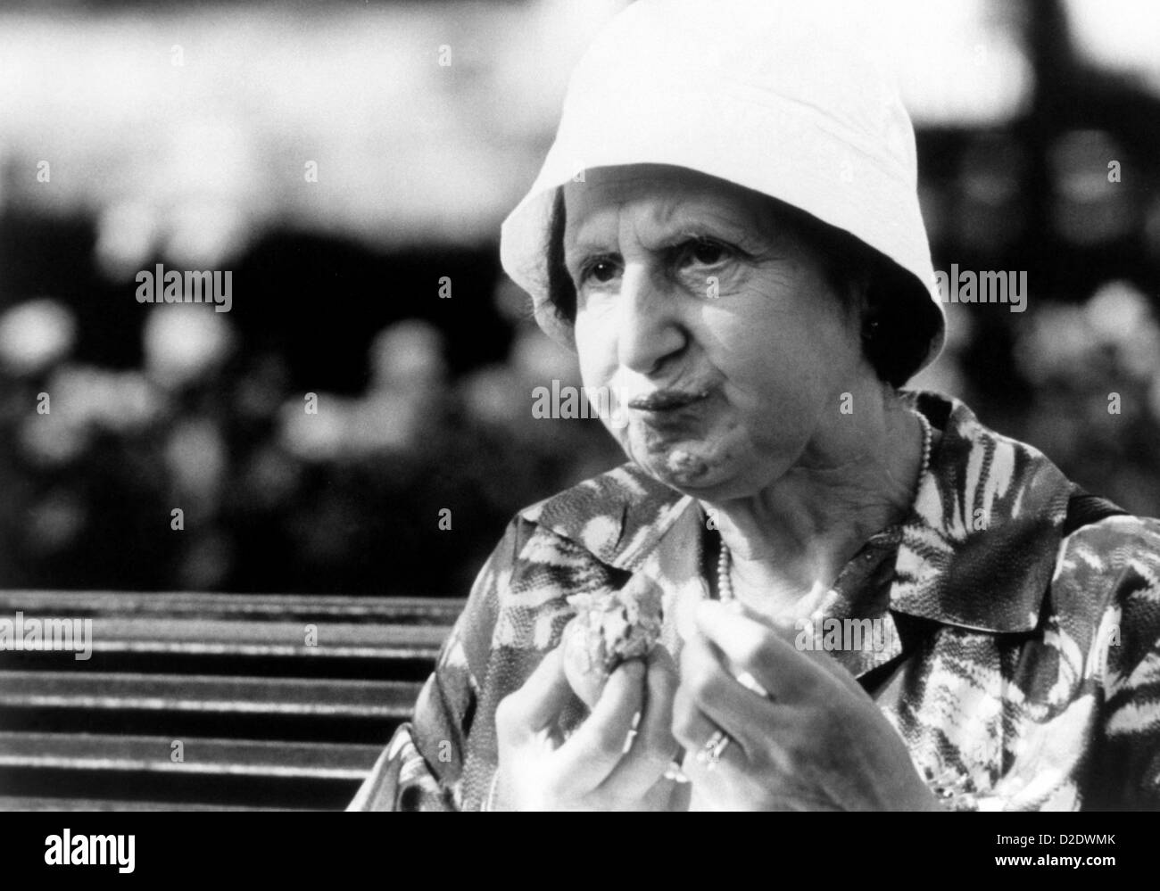 TATIE DANIELLE (1990) TSILLA CHELTON, ETIENNE CHATILLEZ (DIR) TATI 004 ...