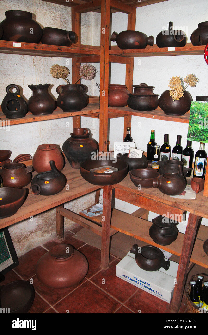 Pottershop and exhibition Stock Photo - Alamy