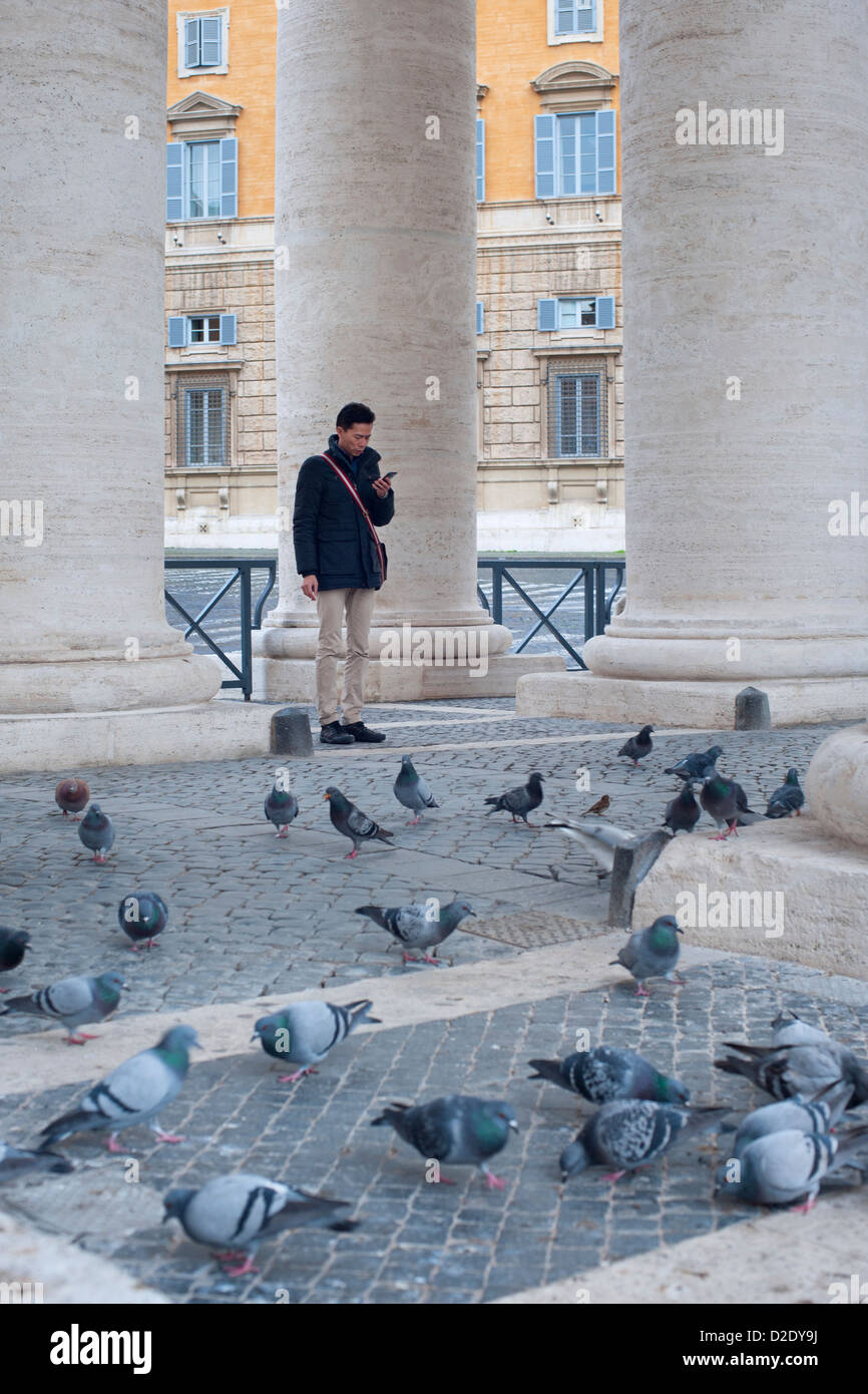 Pigeons of rome hi-res stock photography and images - Alamy