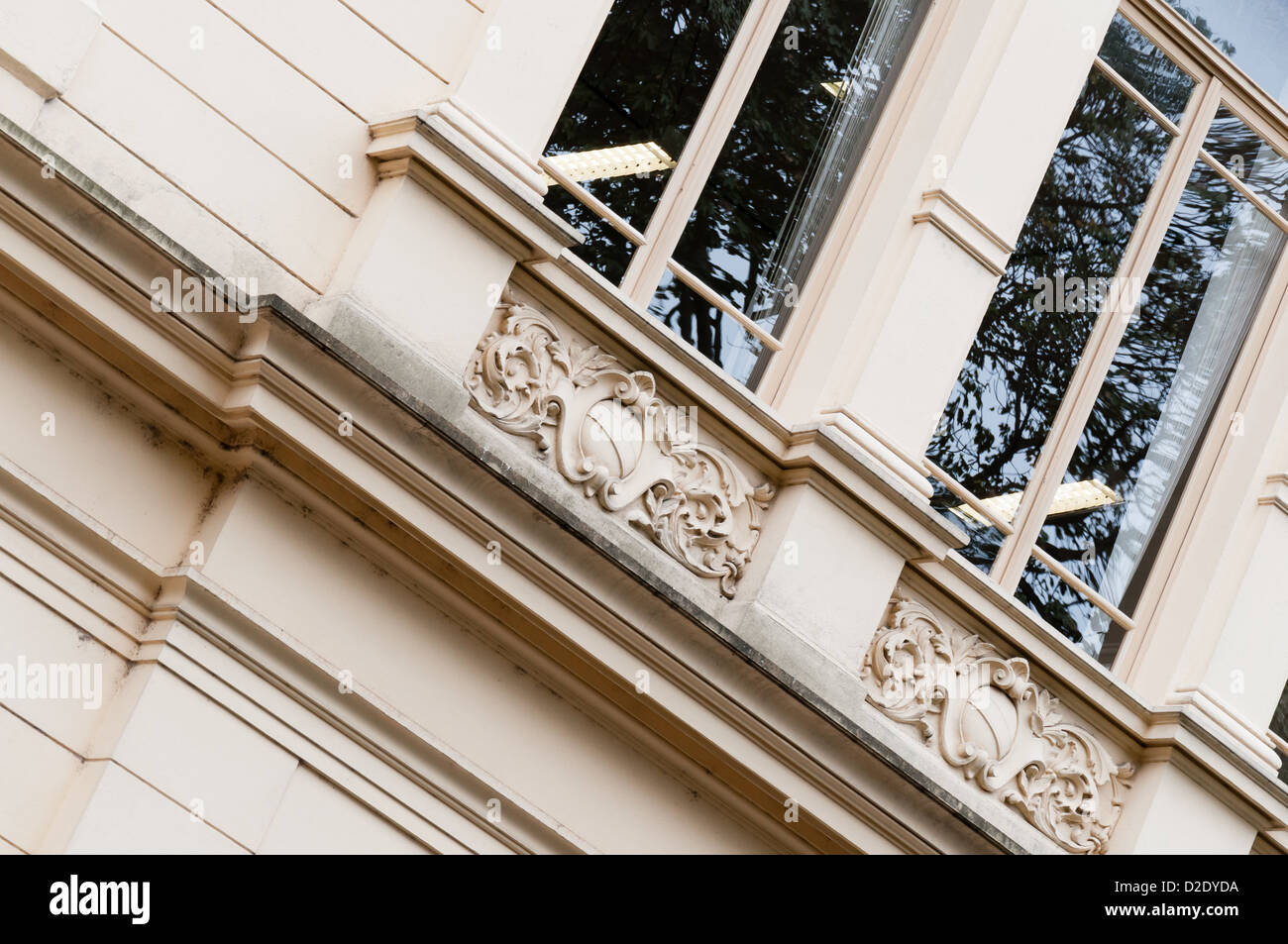 Classic architectural style hi-res stock photography and images - Alamy