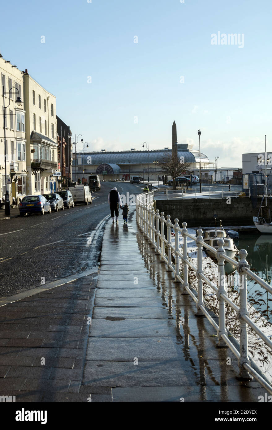 A walk along the seafront Stock Photo - Alamy