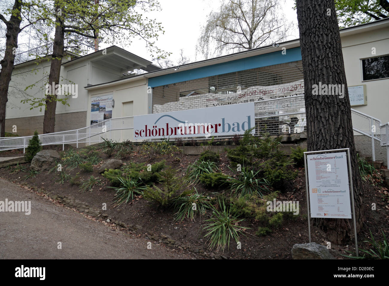 The Schoenbrunner Bad (outdoor swimming pool) in the Schönbrunn gardens ...