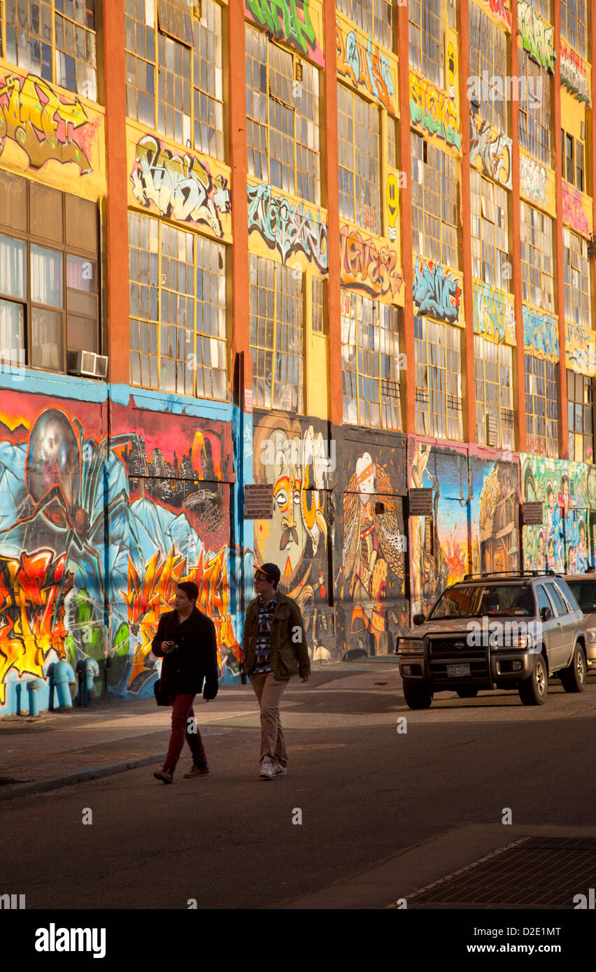 Five pointz nyc graffiti street art hi-res stock photography and images ...