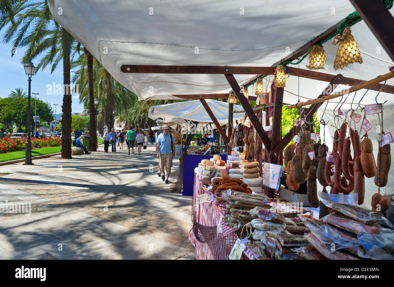 PALMA MALLORCA MARKET Visitors browsing attractive rustic outdoor ...