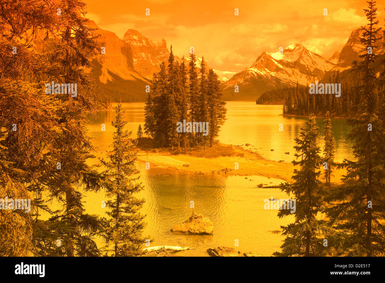 SPIRIT ISLAND MALIGNE LAKE JASPER NATIONAL PARK ALBERTA CANADA Stock ...