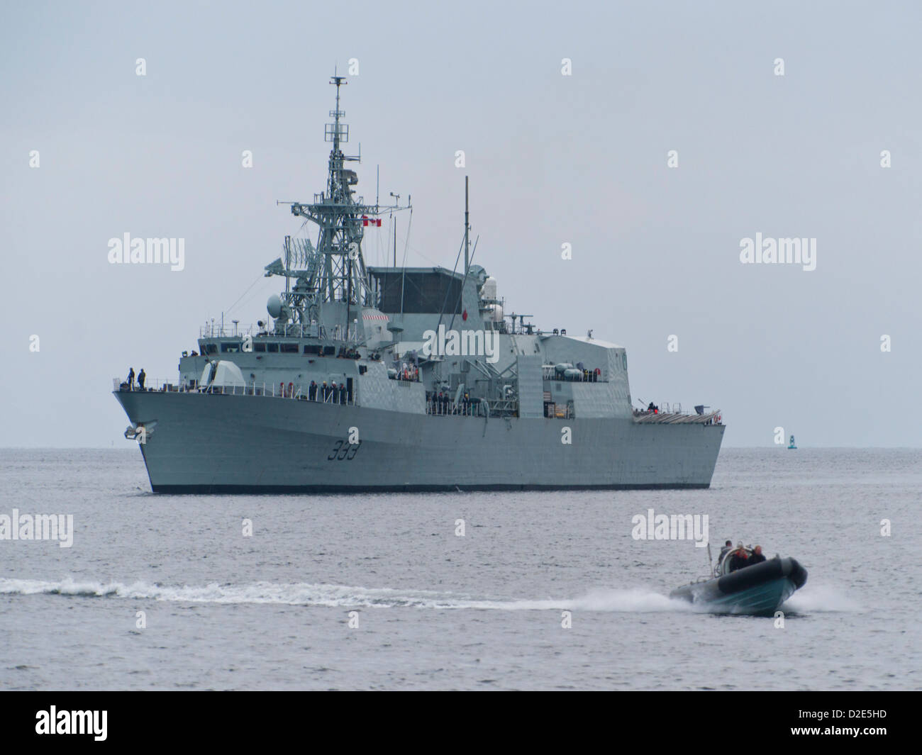 Canadian frigate hmcs toronto ffh 333 High Resolution Stock Photography ...