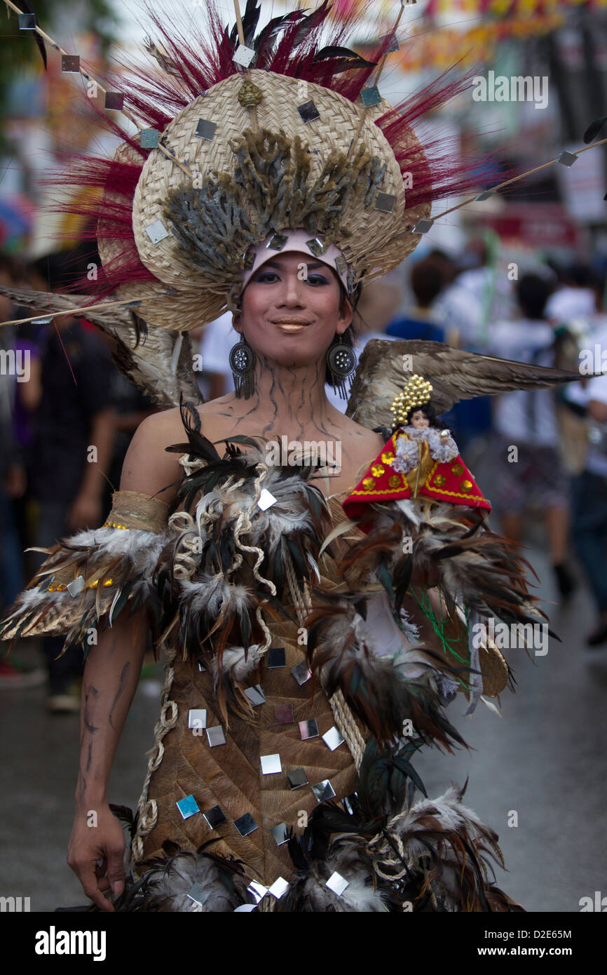 Philippines aklan kalibo dancer ati hi-res stock photography and images ...