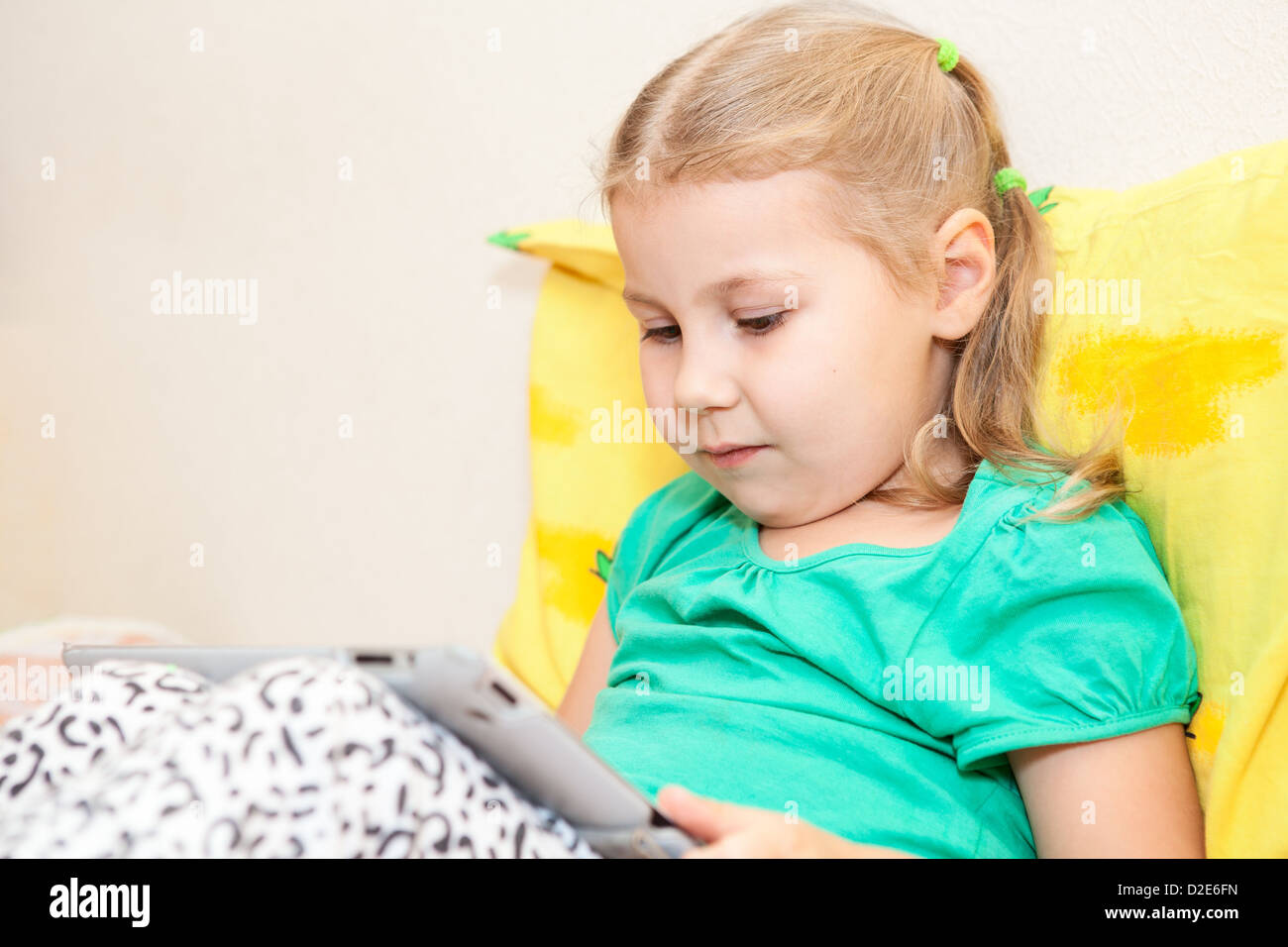 Russia child reading hi-res stock photography and images - Alamy