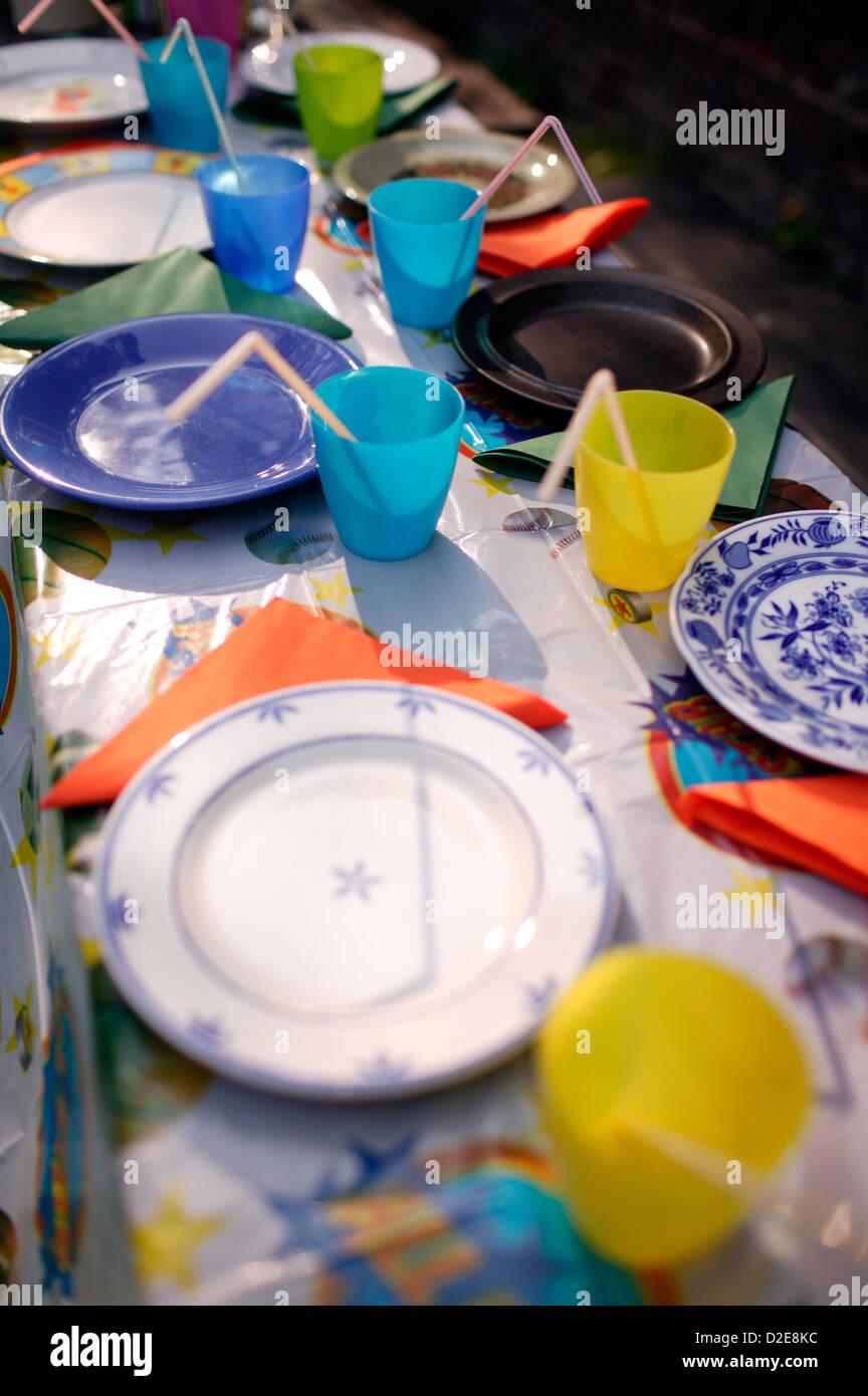 Berlin Germany Set Table For A Child s Birthday Stock Photo Alamy berlin-germany-set-table-for-a-child-s-birthday-stock-photo-alamy