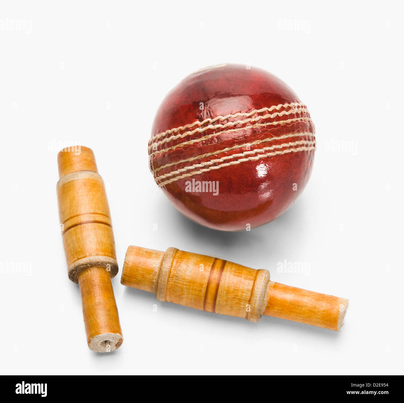 Close-up of a cricket ball and bails Stock Photo - Alamy