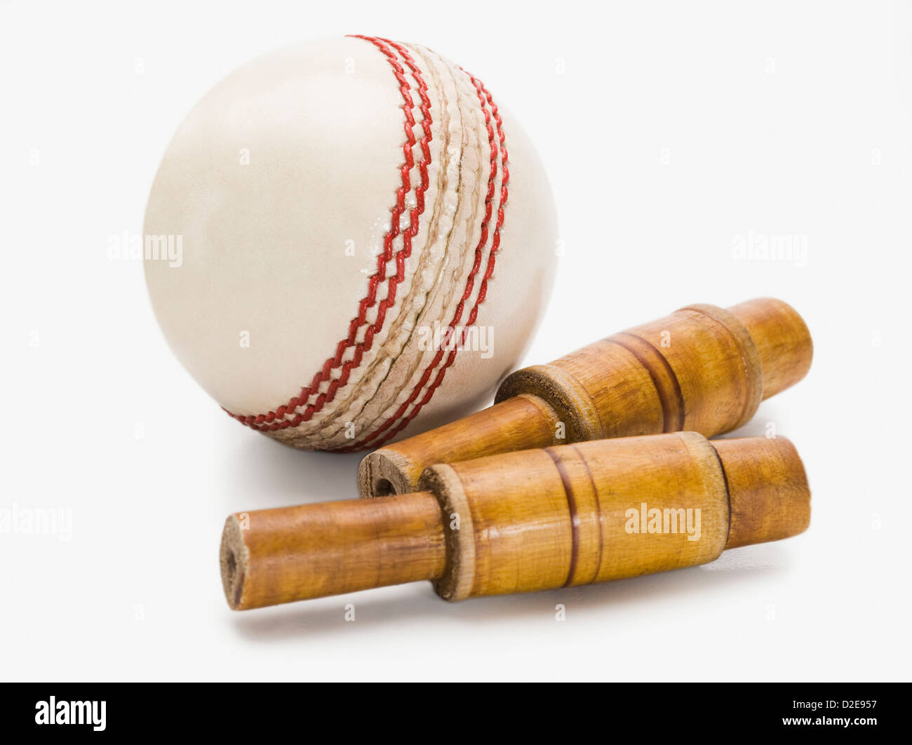 Close-up of a cricket ball and bails Stock Photo - Alamy