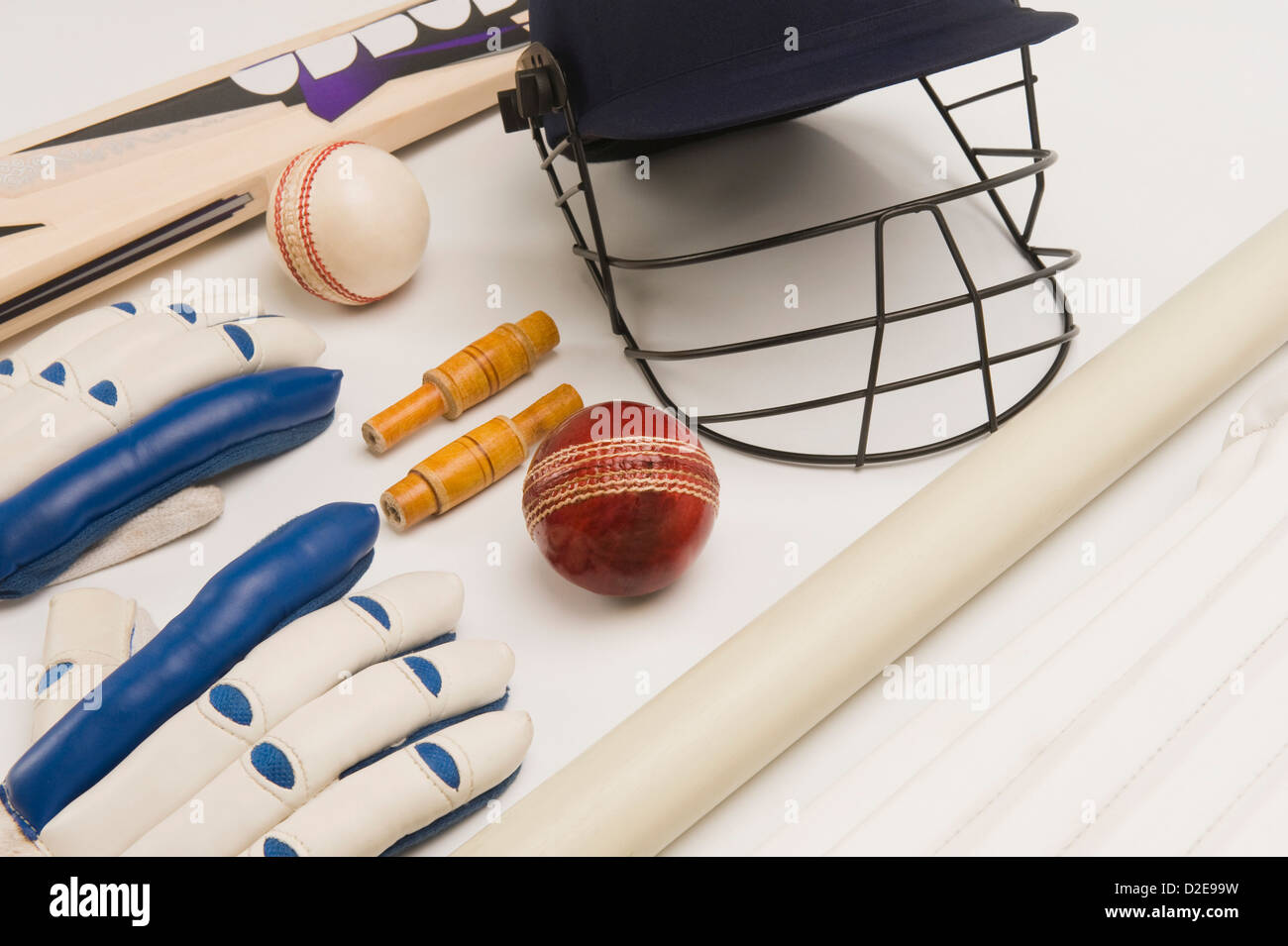 Cricket bat ball wicket isolated hi-res stock photography and images ...
