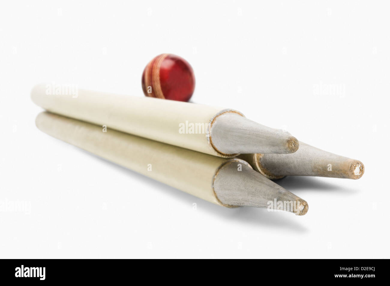 Cricket ball and stumps hi-res stock photography and images - Alamy