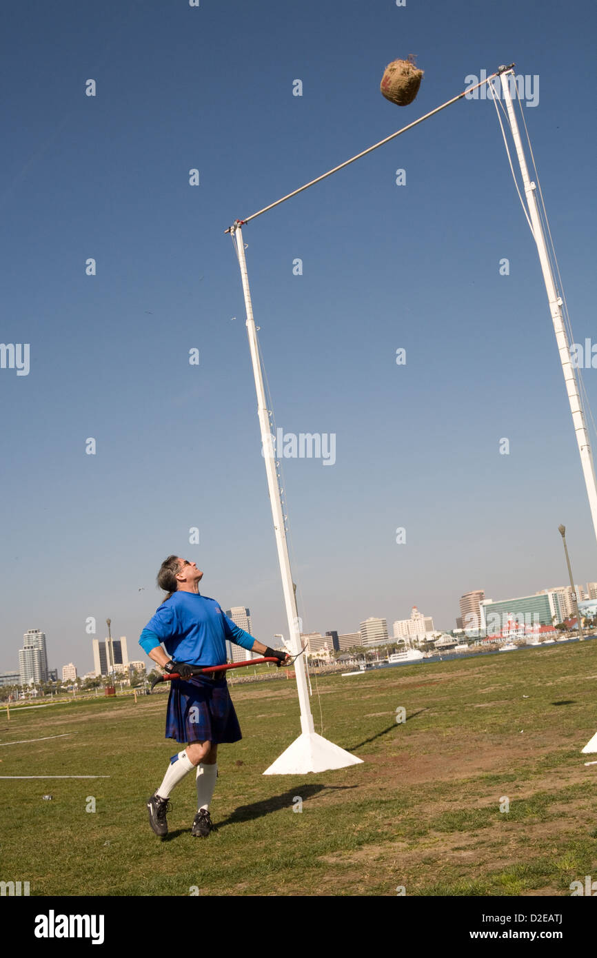 Sheaf toss highland games hi-res stock photography and images - Alamy