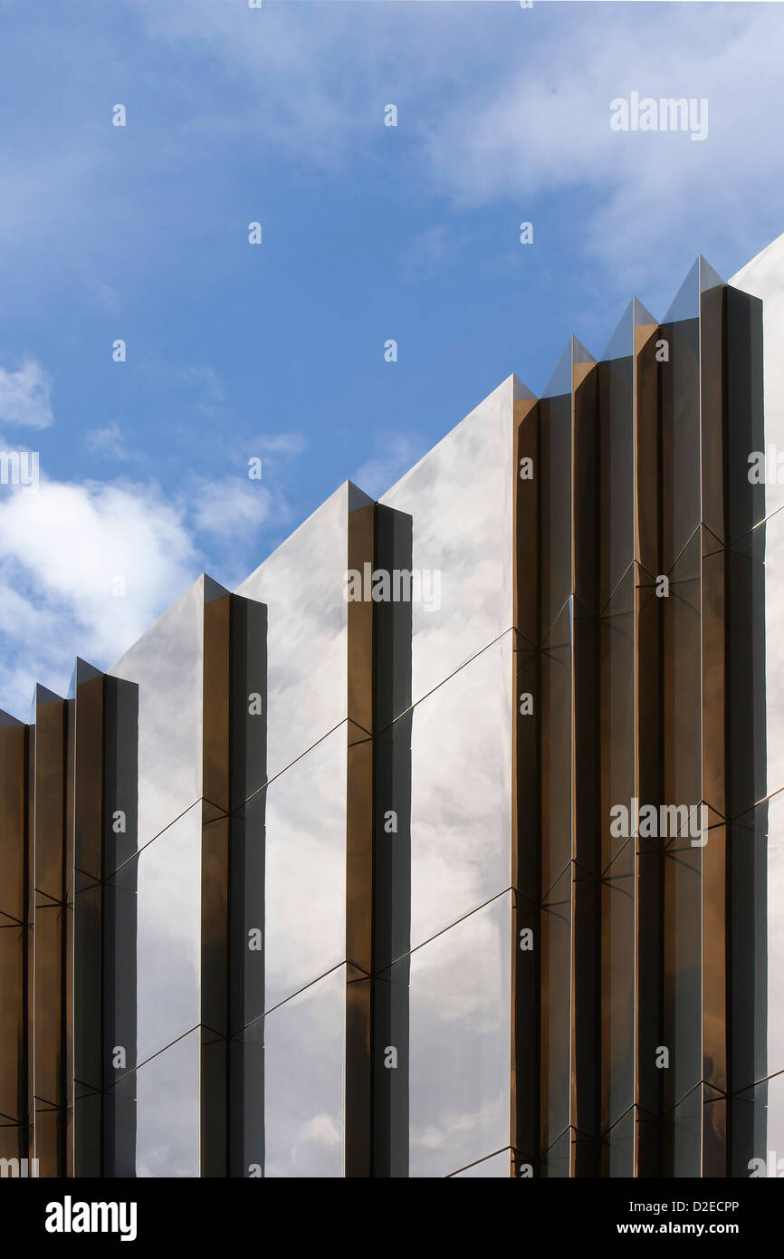 Mirror finish cladding hi-res stock photography and images - Alamy