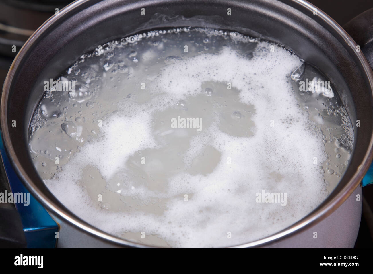 People boiling rice hi-res stock photography and images - Alamy
