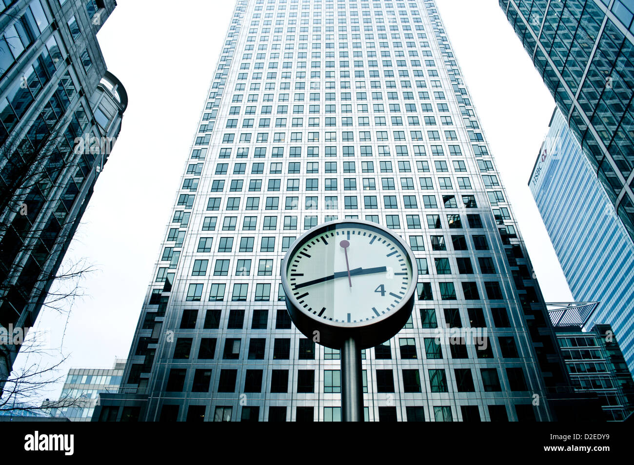 Canary Wharf Clock in front of One Canada Square Building, London, UK Stock Photo - Alamy