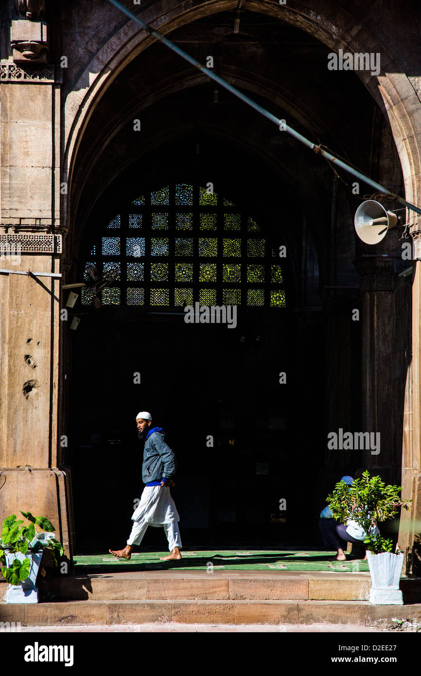 Ornate carved Jali at Sidi Sayyid Mosque, Ahmedabad, Gujarat, India ...