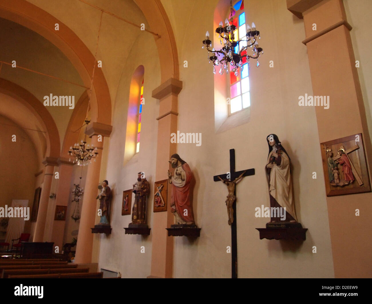 Lots small statues in church hi-res stock photography and images - Alamy