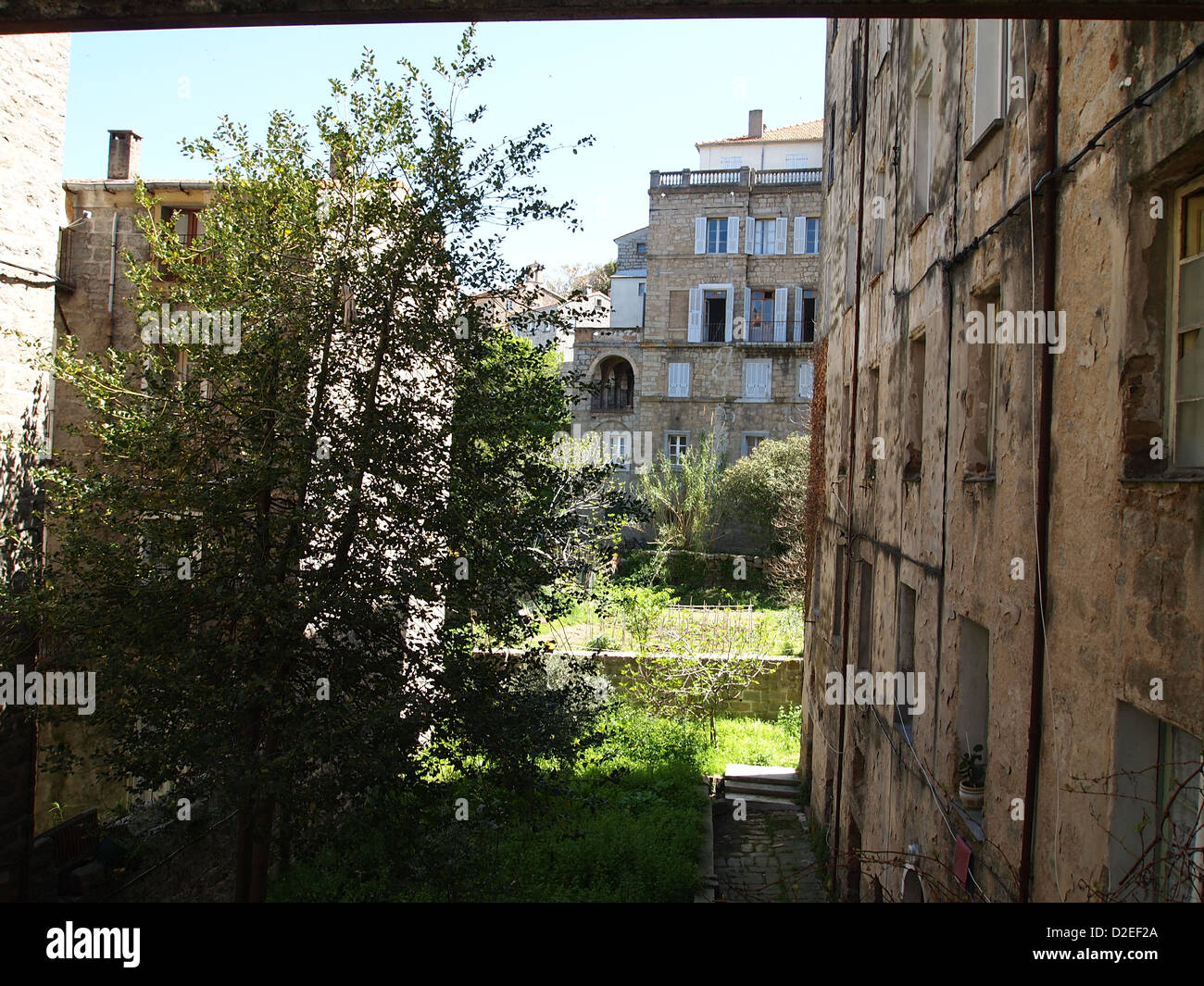 Unmaintained houses hi-res stock photography and images - Alamy