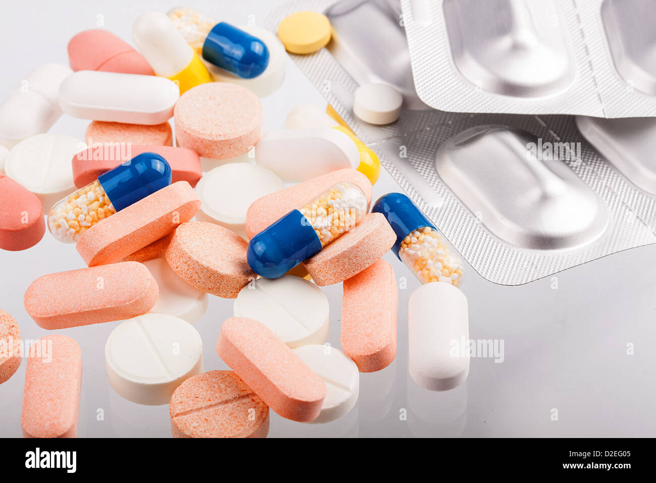 Assorted medical drugs blister hi-res stock photography and images - Alamy