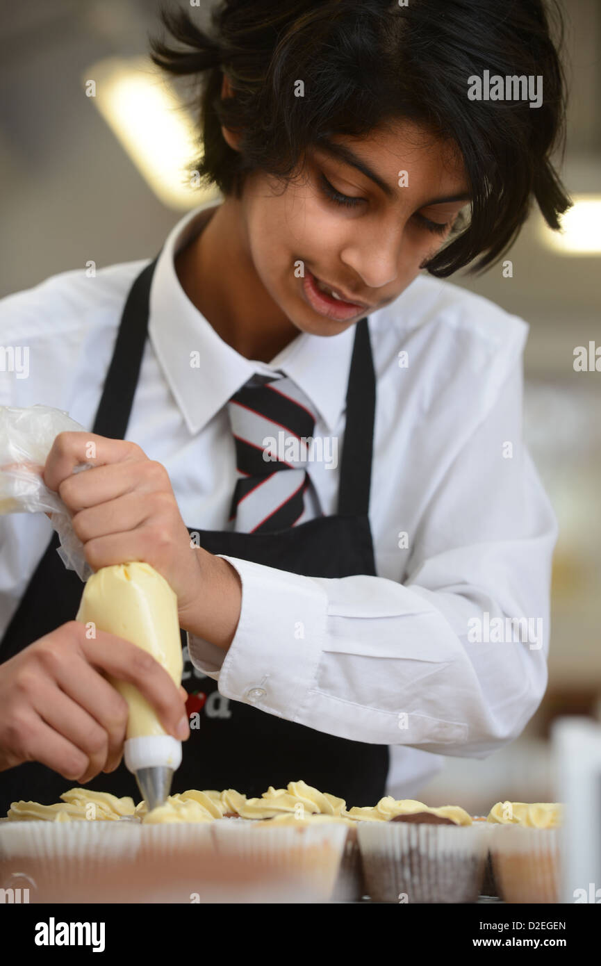 Multicultural uk school primary lesson hi-res stock photography and ...