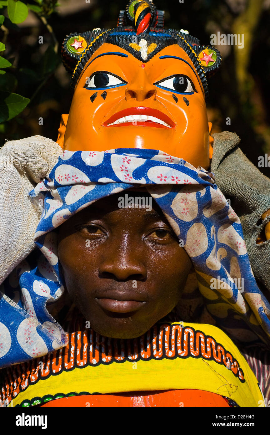 Benin man in traditional clothing Stock Photo - Alamy