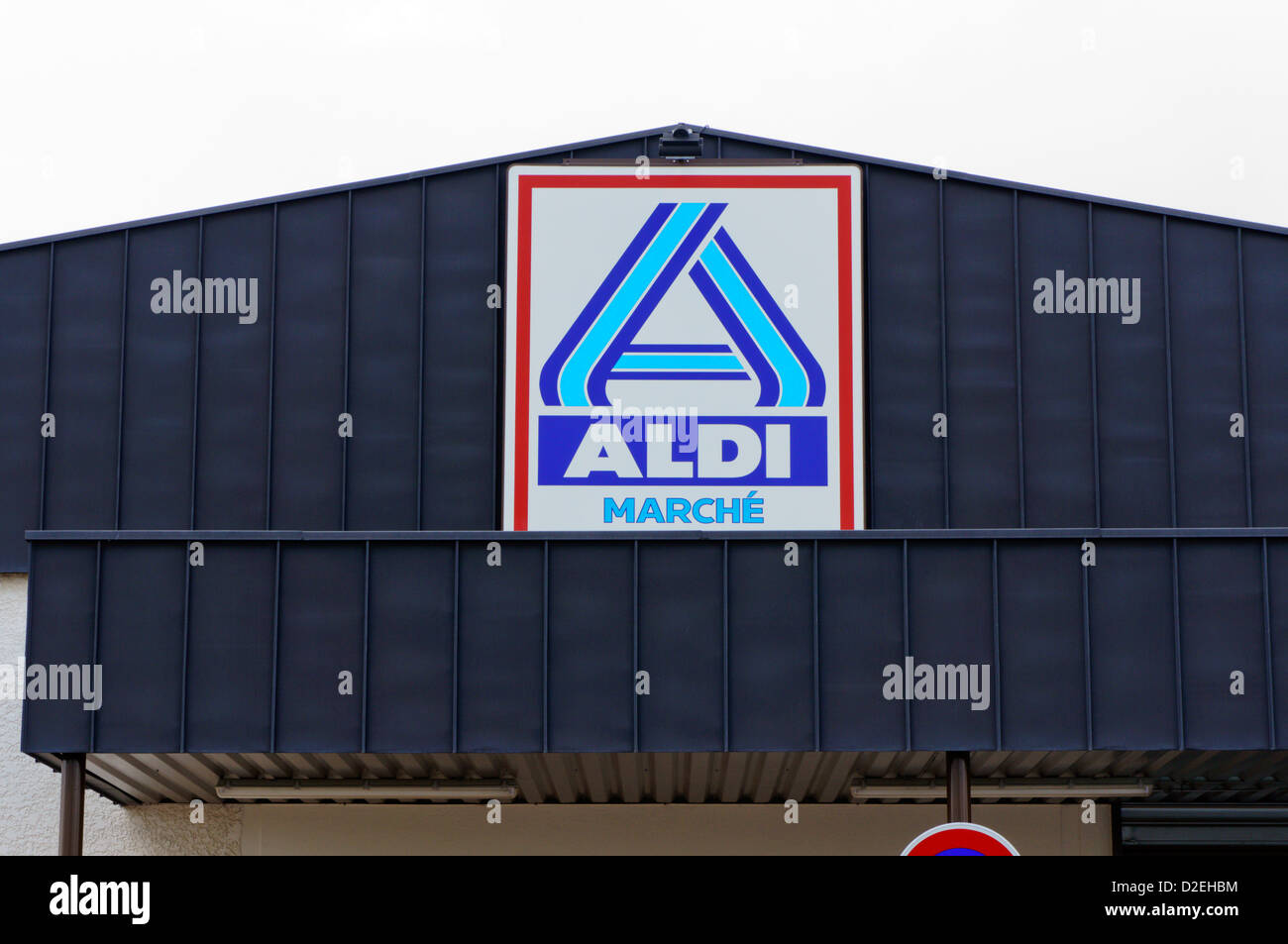 Aldi signs hi-res stock photography and images - Alamy