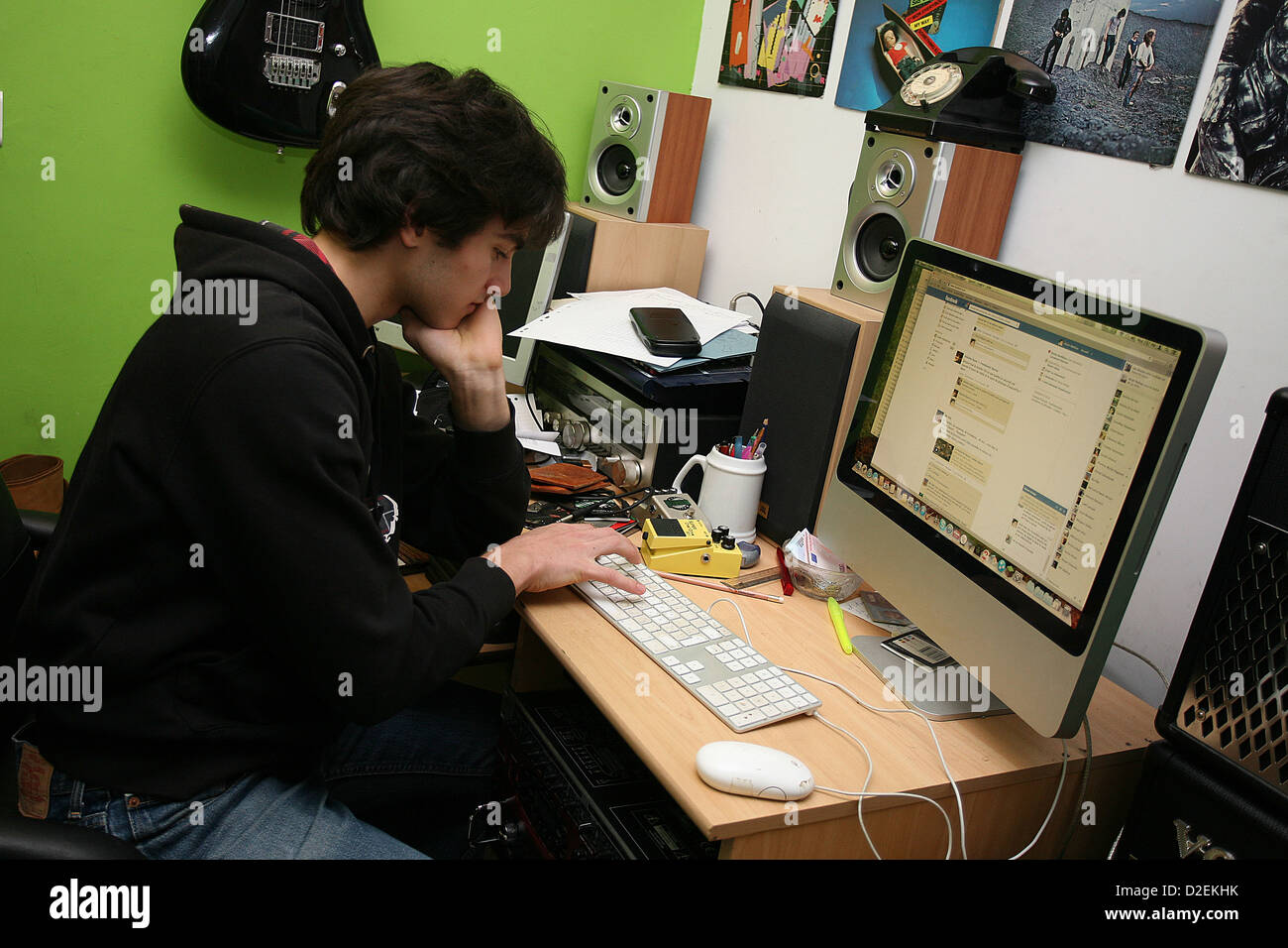 TEENAGER AT A COMPUTER Stock Photo - Alamy