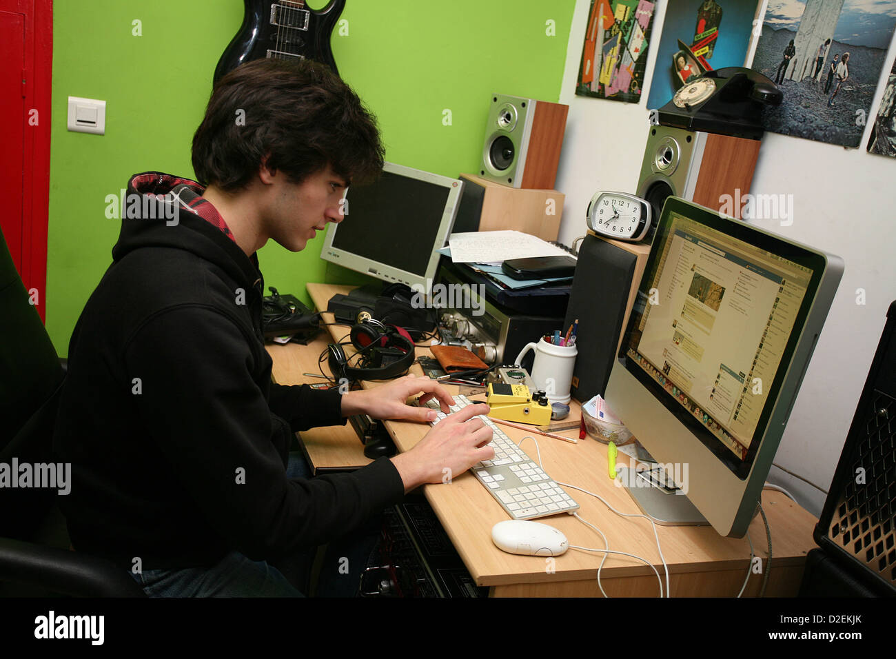 TEENAGER AT A COMPUTER Stock Photo - Alamy