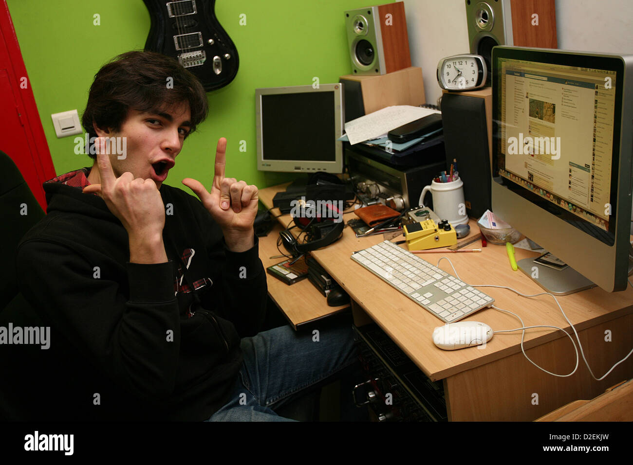 TEENAGER AT A COMPUTER Stock Photo - Alamy
