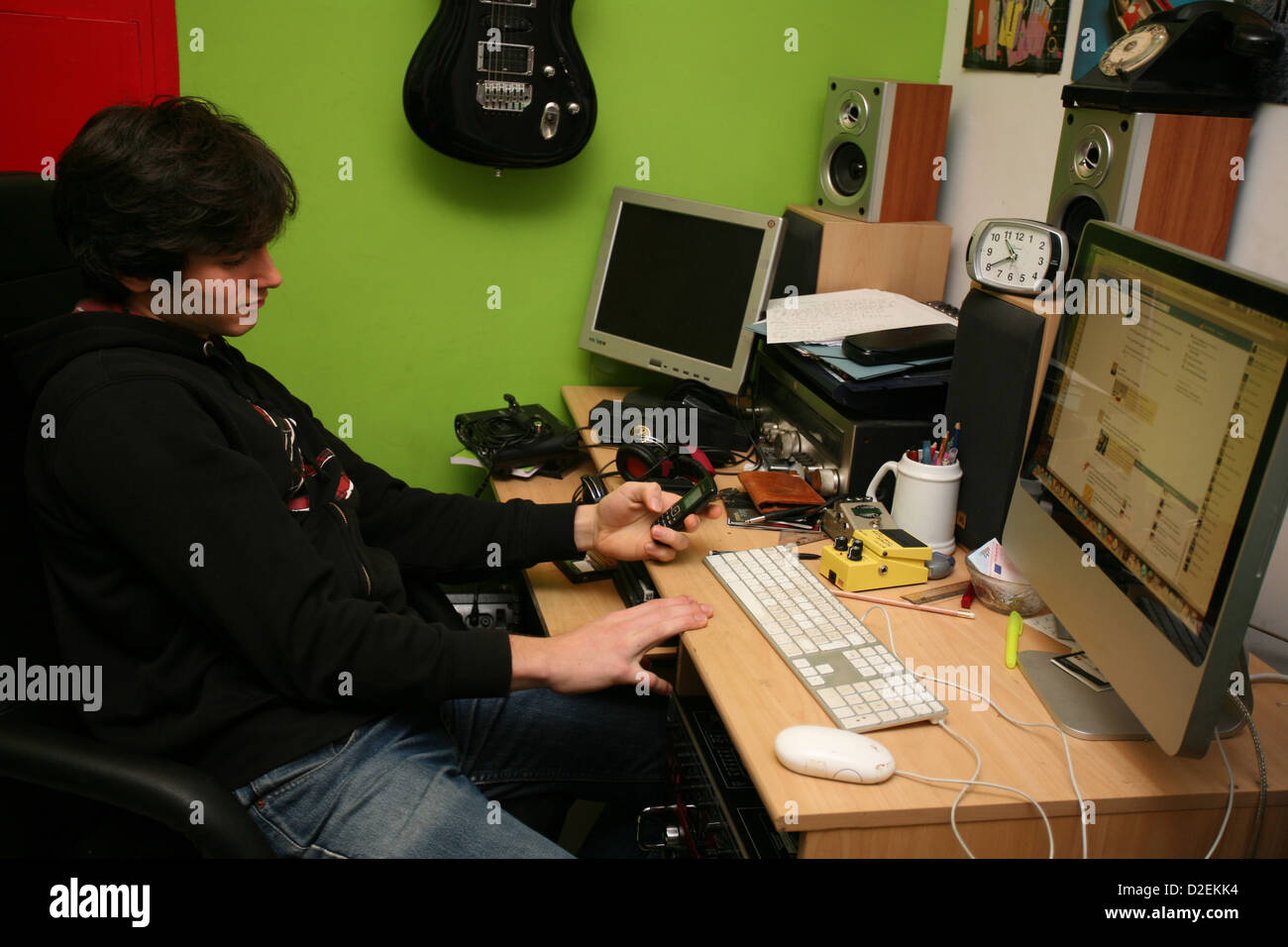 TEENAGER AT A COMPUTER Stock Photo - Alamy