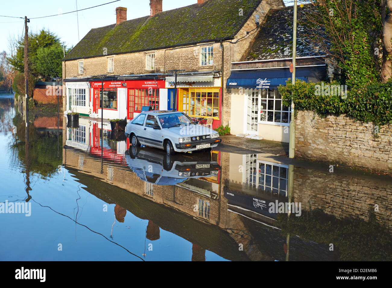 A flooded road in Kidlington, near Oxford Stock Photo - Alamy