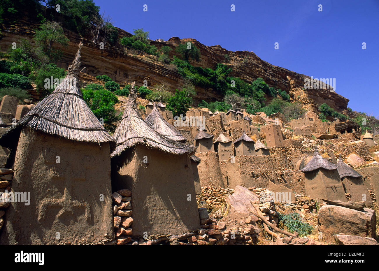 Banani Kokoro, a village at the base of the cliffs of the Bandiagara ...