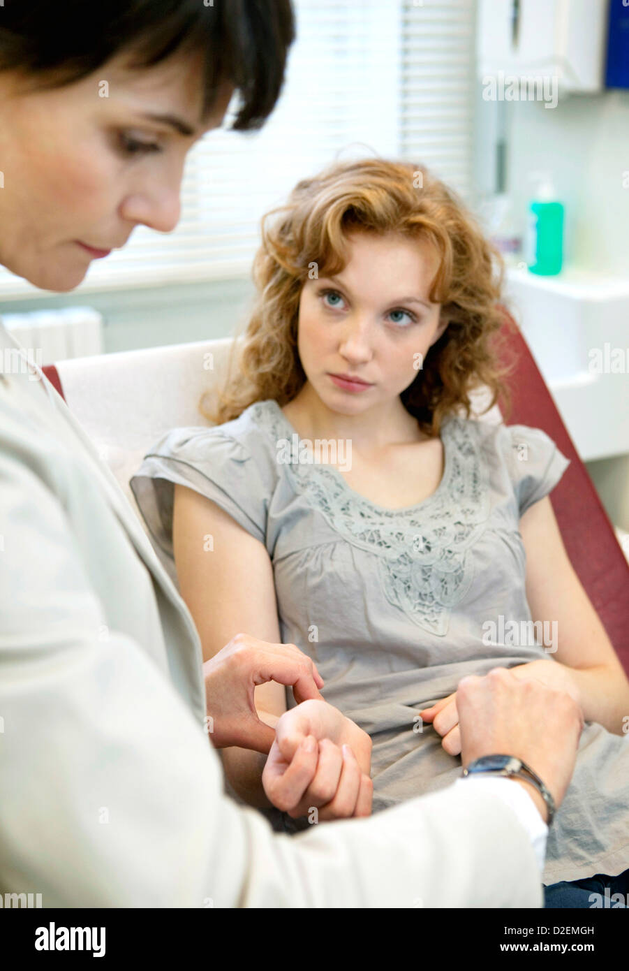TAKING A WOMAN'S PULSE Stock Photo - Alamy