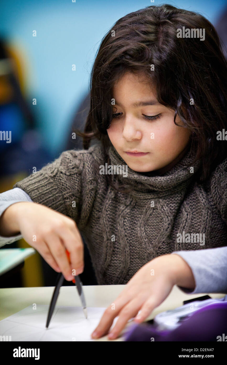 Girl 10 years old drawing at school hi-res stock photography and images ...