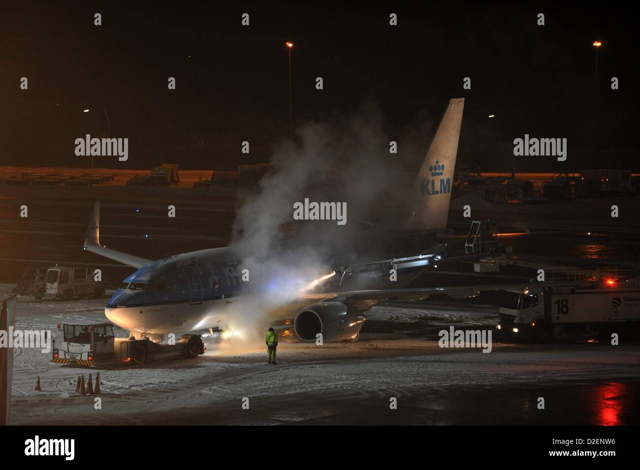 Airport defrosting machine hi-res stock photography and images - Alamy