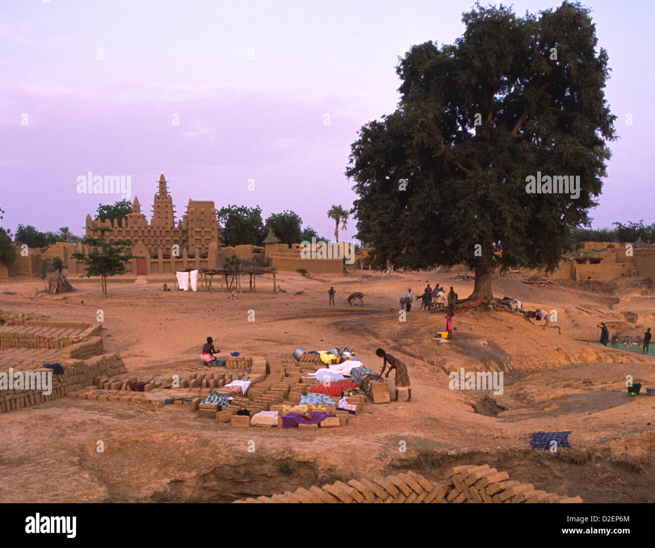 Mosque dogon village mali hi-res stock photography and images - Alamy
