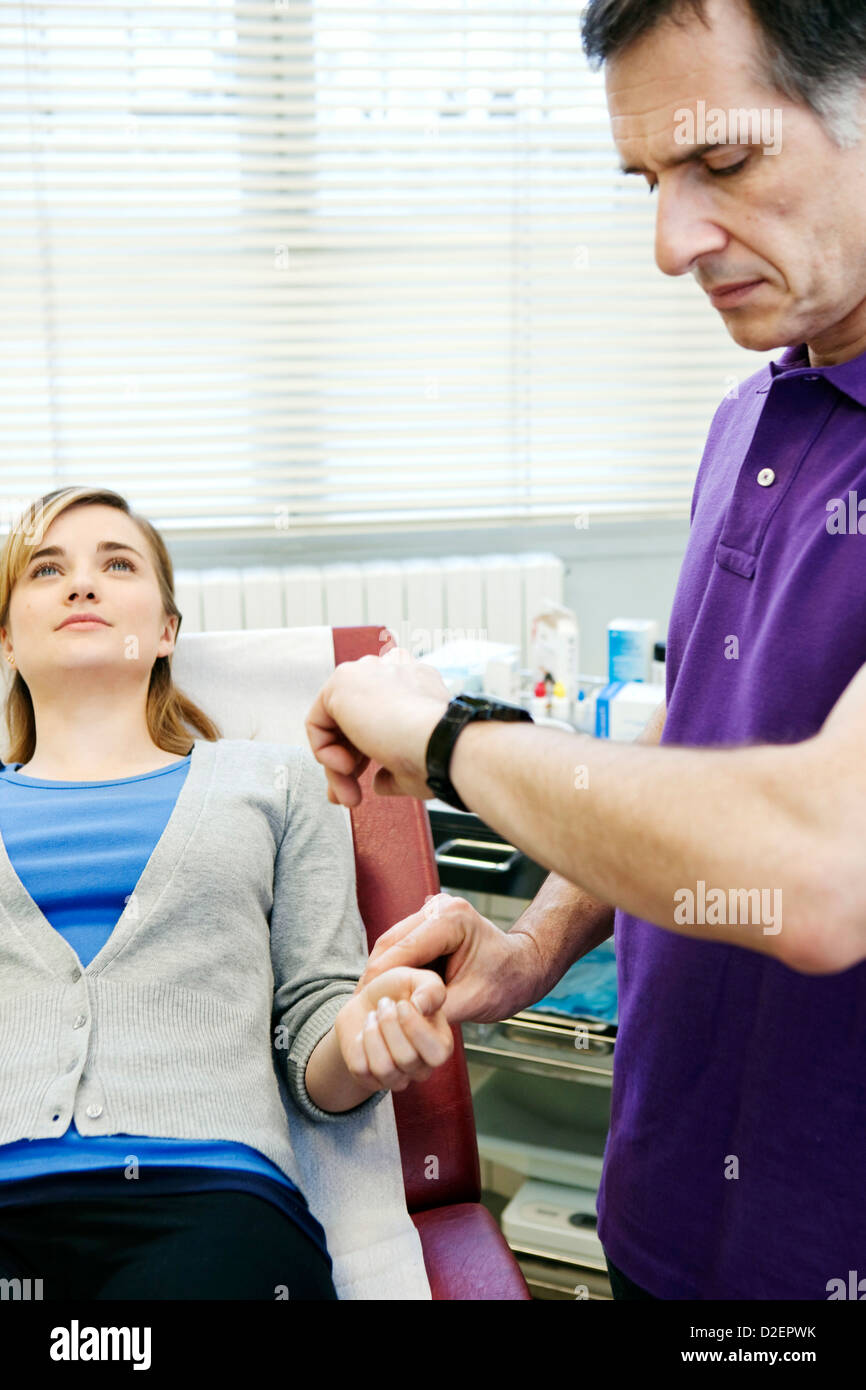 TAKING A WOMAN'S PULSE Stock Photo - Alamy