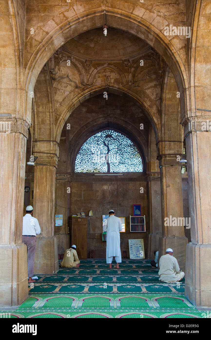 Ornate carved Jali at Sidi Sayyid Mosque, Ahmedabad, Gujarat, India ...