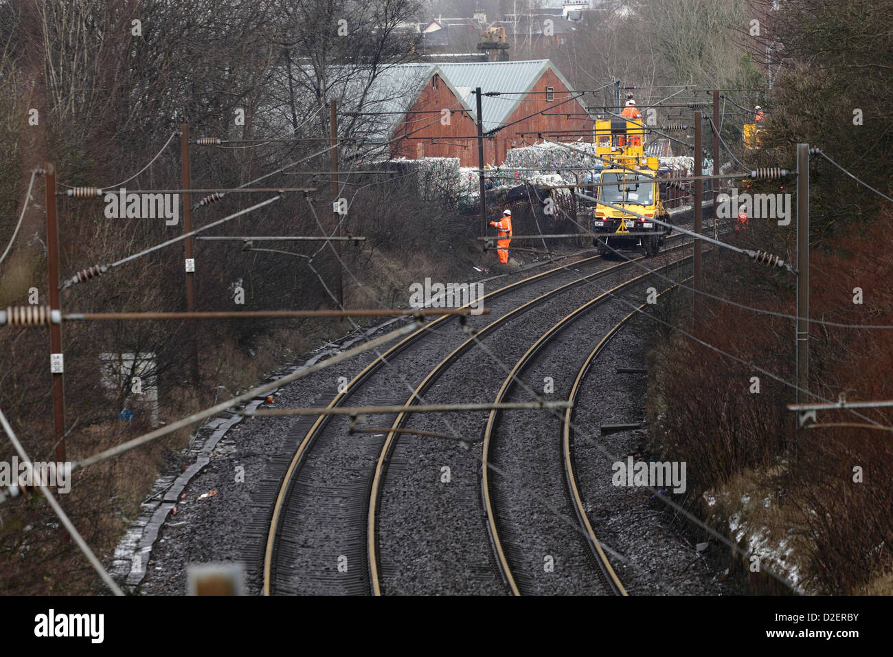 Uk railways overhead power cables hi-res stock photography and images ...