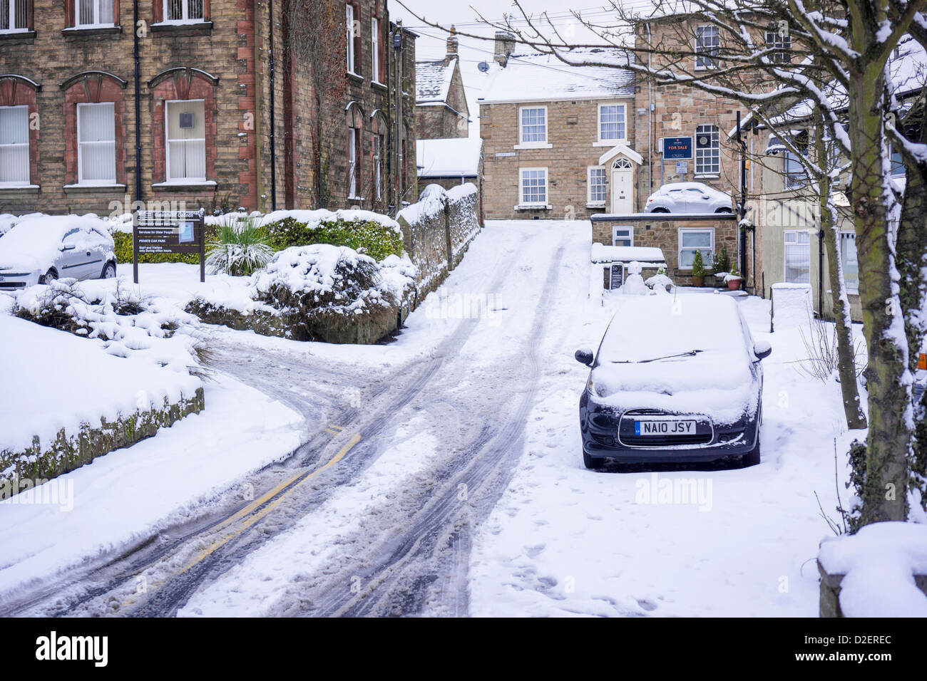 Cars stranded in snowy winter conditions Stock Photo - Alamy