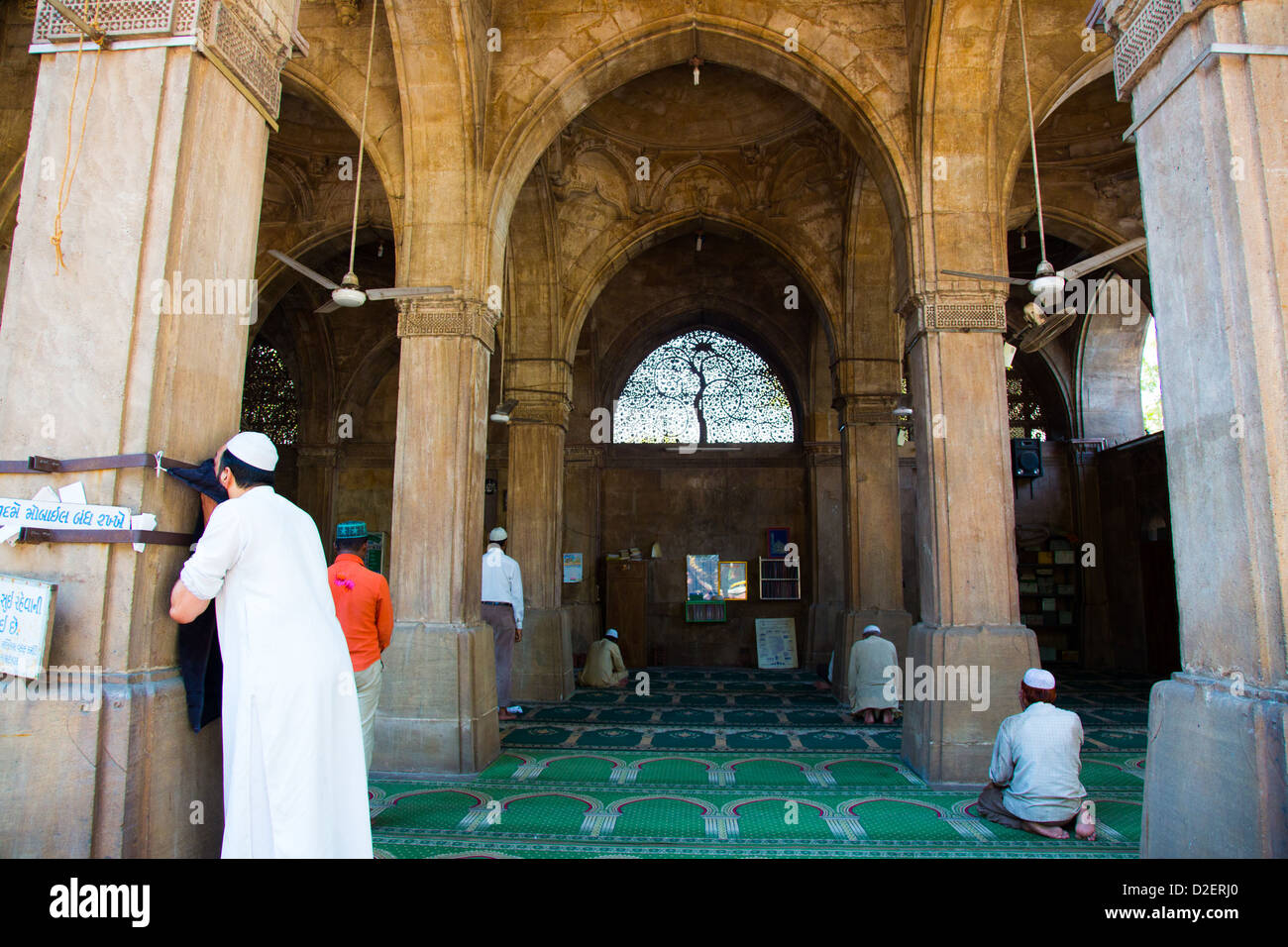 Ornate carved Jali at Sidi Sayyid Mosque, Ahmedabad, Gujarat, India ...