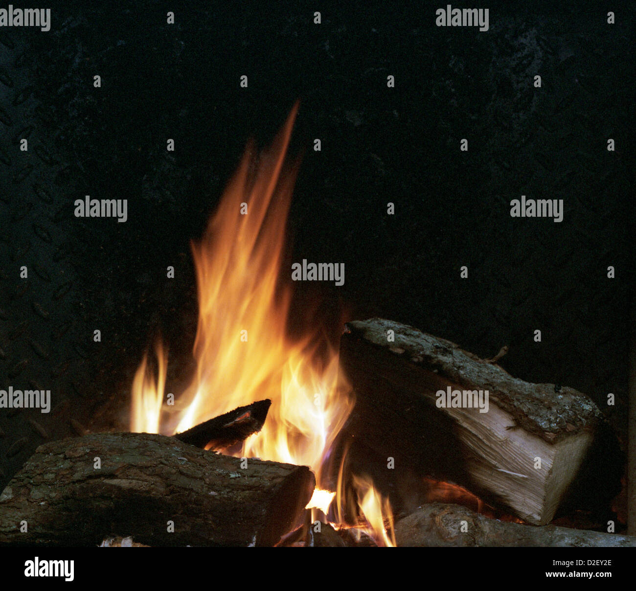 Burning log fire Stock Photo - Alamy