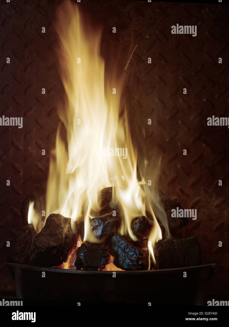 Coal fire grate fireplace hi-res stock photography and images - Alamy