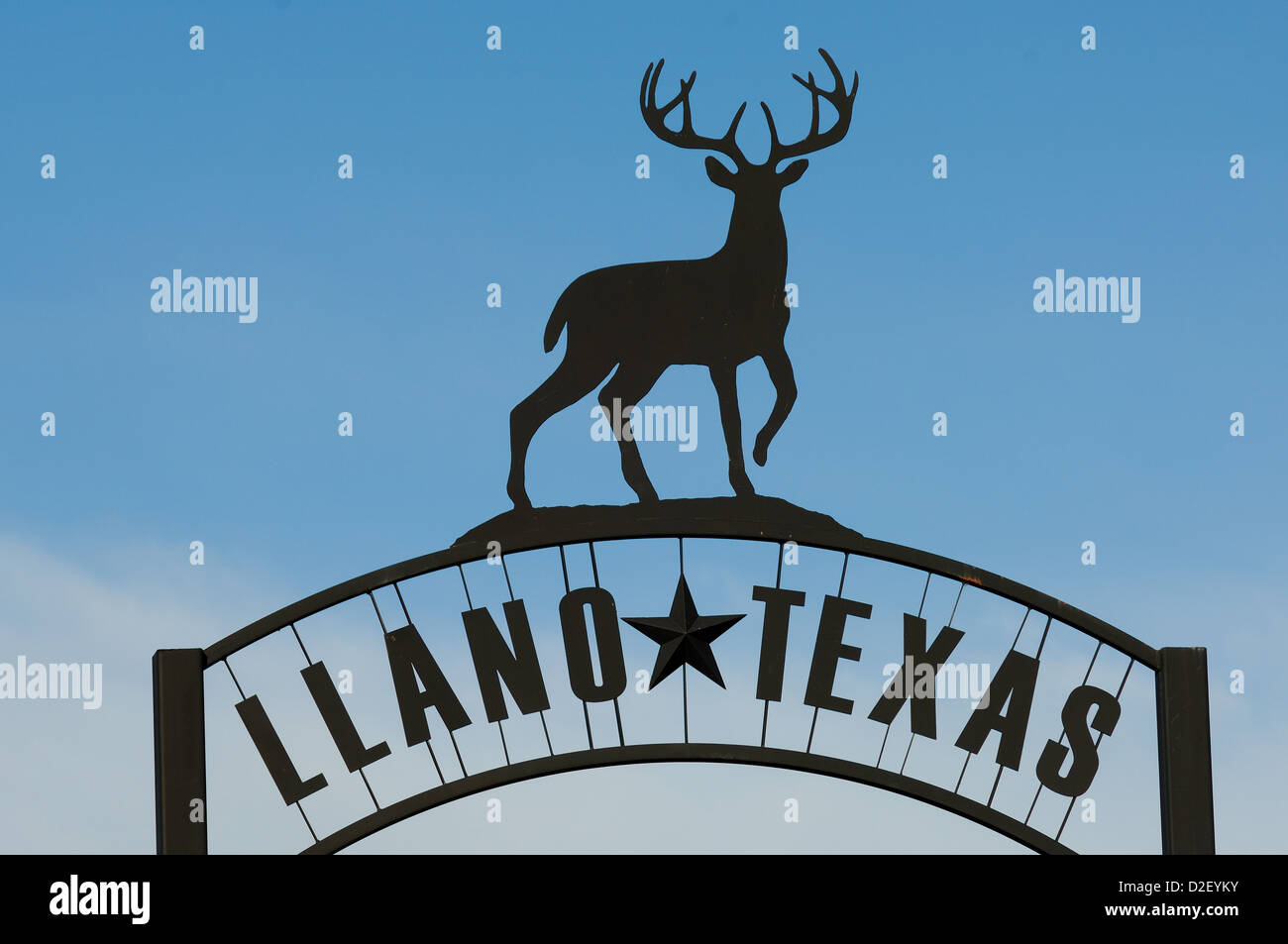 Whitetail deer sign at Llano Texas Stock Photo - Alamy