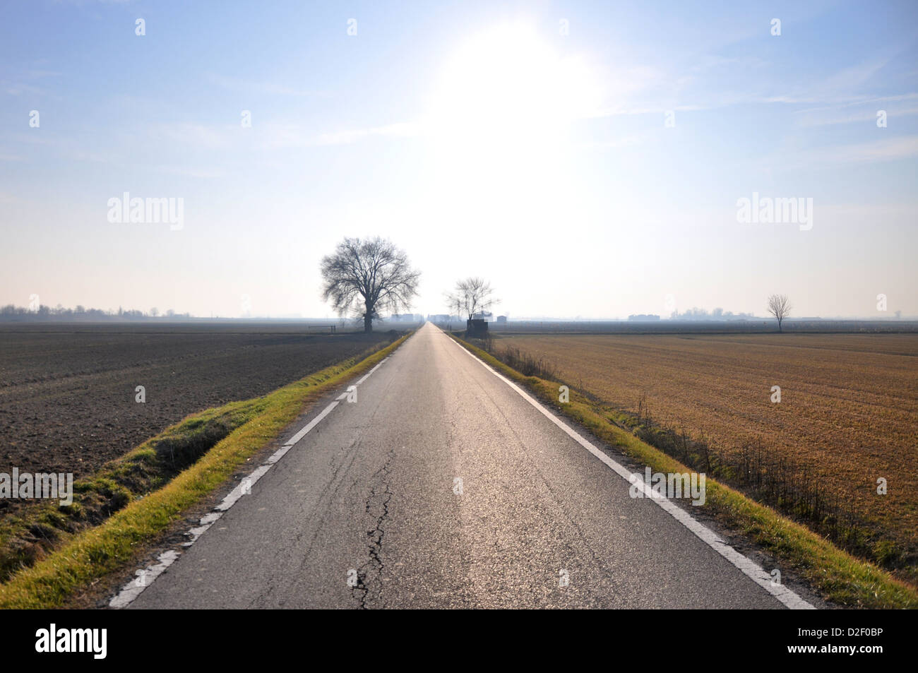 Straight road horizontal hi-res stock photography and images - Alamy