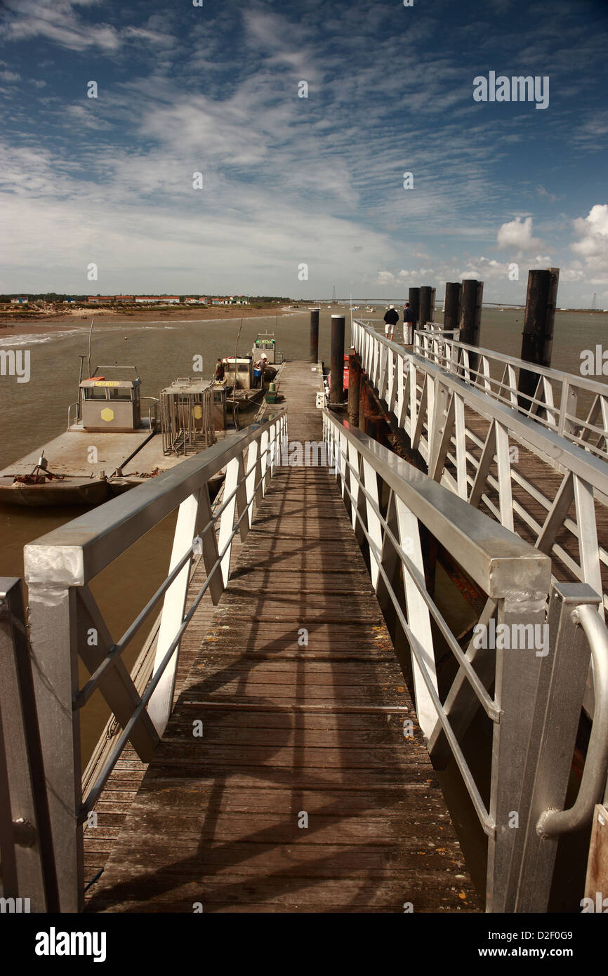 Marais Poitevin, trypical riverside scenes along the Sevre-Niortaise ...