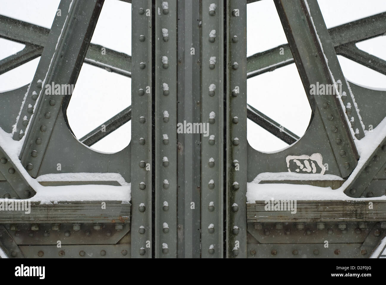 Steel beams girders hi-res stock photography and images - Alamy